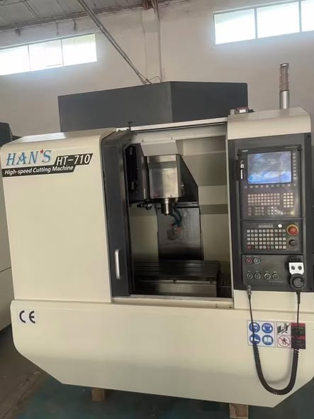 Hans 710: Máy CNC khoan taro tốc độ cao – 20 vị trí dao – Hành trình 710mm.